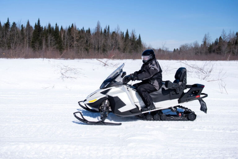 10 Best Snowmobile Handlebar Gauntlets in 2025 [Updated]